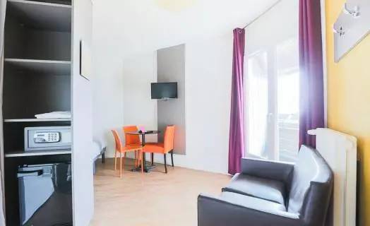 30 M² Hotel ∙ 1 Schlafzimmer ∙ 2 Gäste - Besse-et-Saint-Anastaise