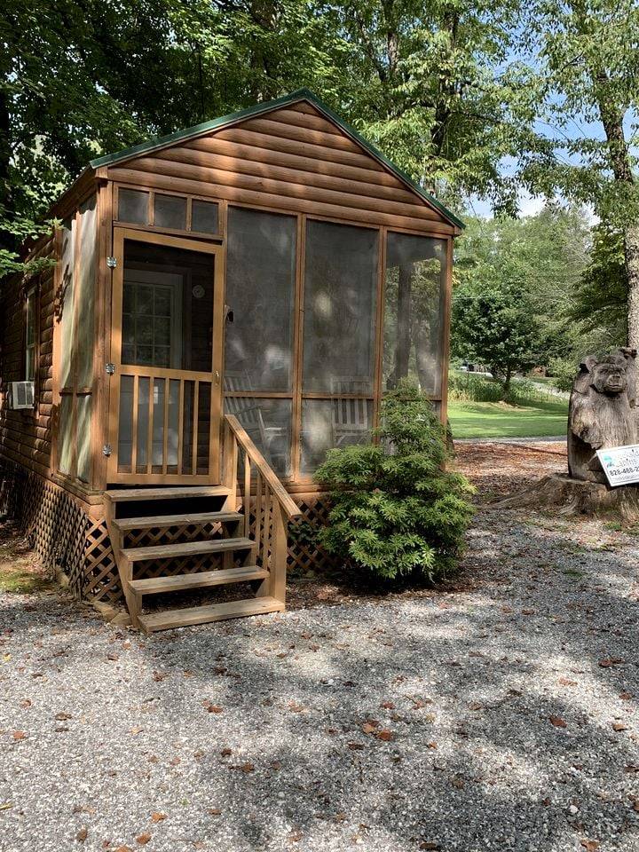 House ∙ 1 Bedroom ∙ 5 Guests - Bryson City, NC