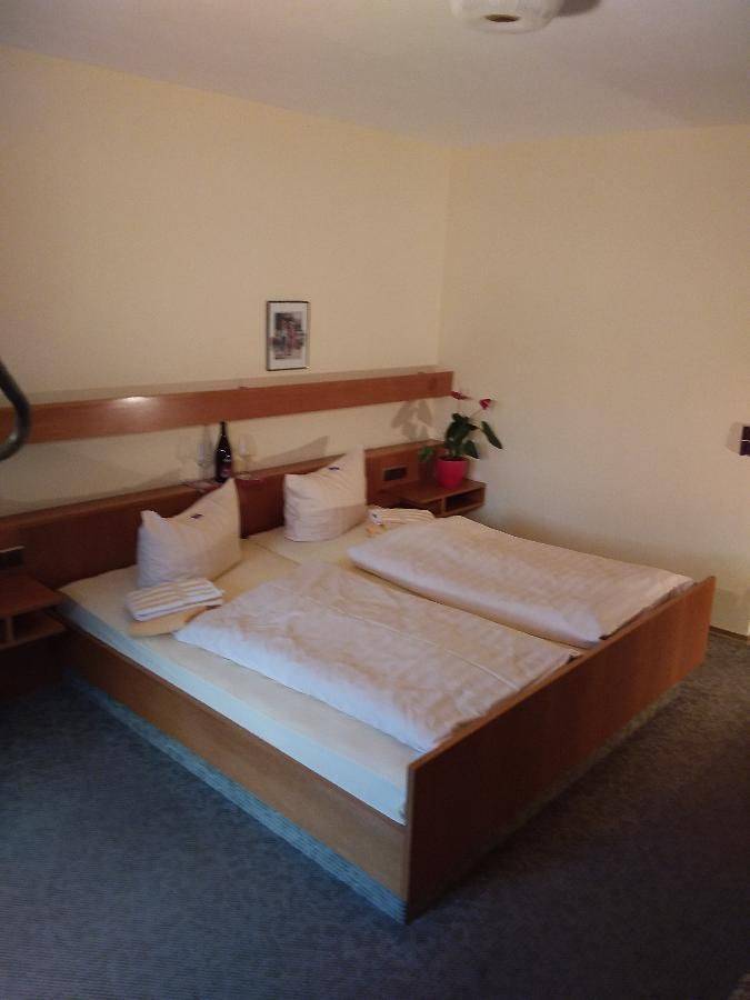 65 M² Ferienwohnung ∙ 2 Schlafzimmer ∙ 4 Gäste - Deggendorf