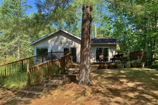 Cottage ∙ 3 Bedrooms ∙ 10 Guests - Algonquin Provincial Park