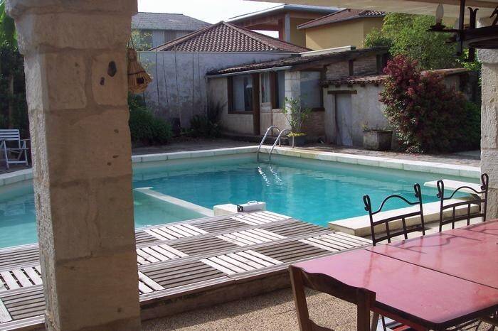 300 M² Maison De Vacances ∙ 5 Chambres ∙ 15 Personnes - Périgueux