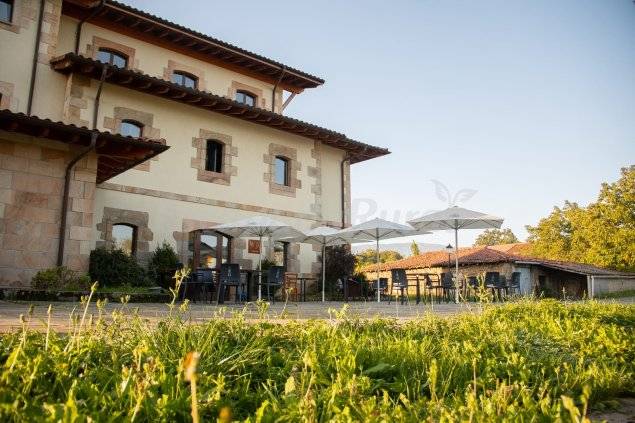 Casa Rural ∙ 11 Habitaciones ∙ 2 Huéspedes - Navarra