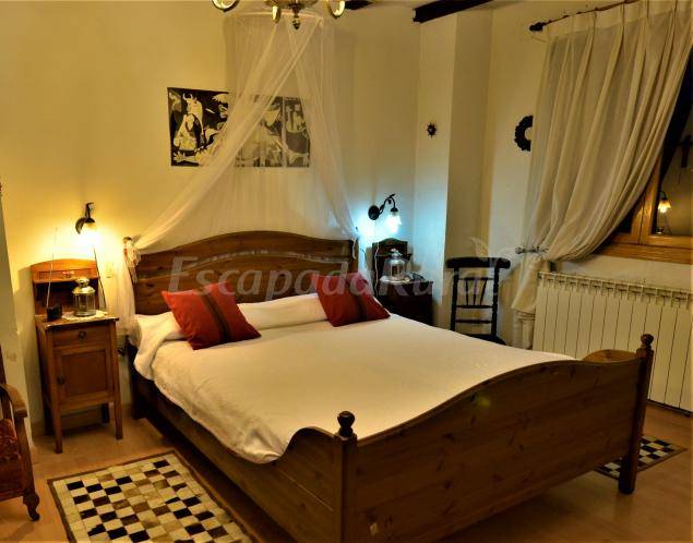 Cottage ∙ 7 Bedrooms ∙ 16 Guests - Valdemorillo