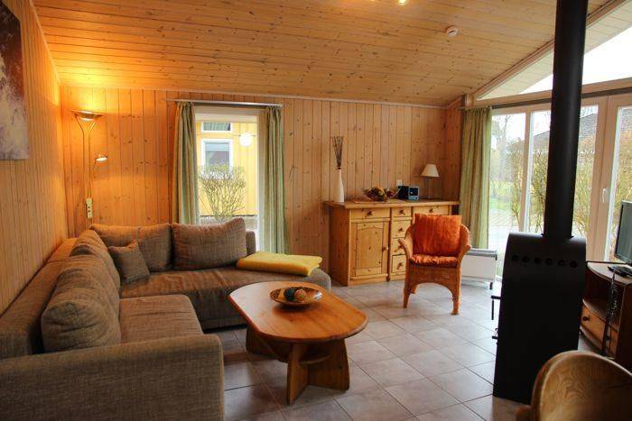 77 M² Ferienhaus ∙ 2 Schlafzimmer ∙ 4 Gäste - Kratzeburg