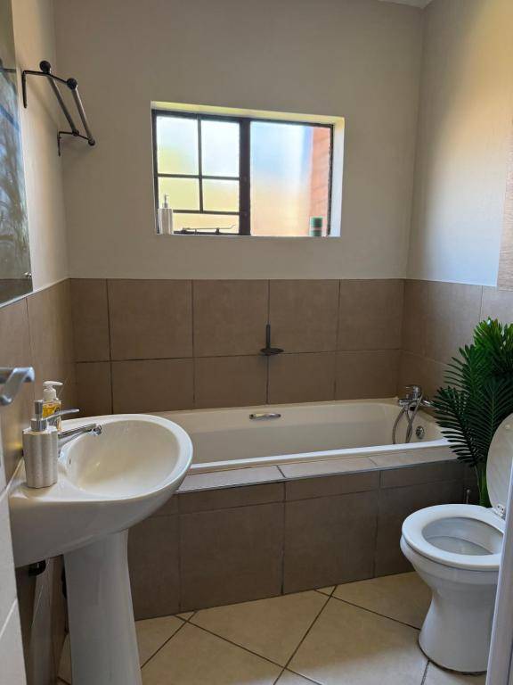 26 M² Apartment ∙ 2 Bedrooms ∙ 4 Guests - Midrand