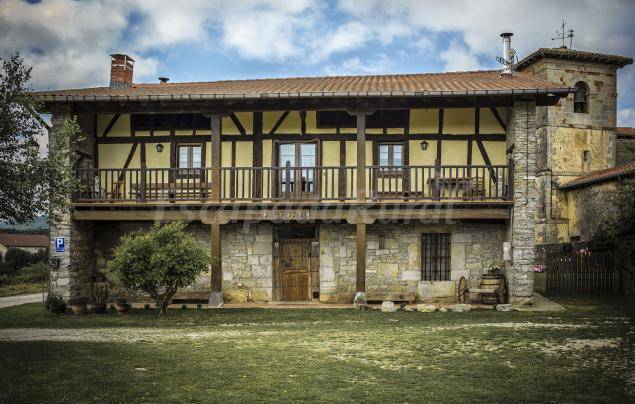 Mökki ∙ 8 Makuuhuonetta ∙ 33 Vierasta - Navarre