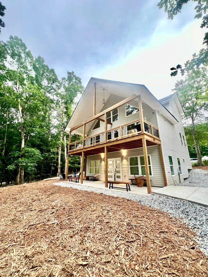 House ∙ 4 Bedrooms ∙ 14 Guests - Westminster, SC