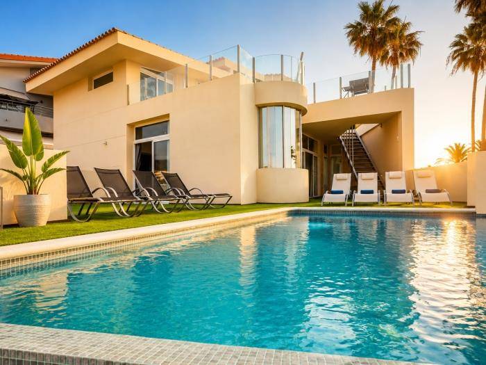 140 M² Villa ∙ 3 Bedrooms ∙ 6 Guests - Playa de las Américas