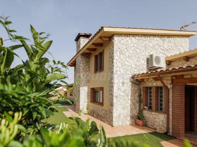 Casa Rural ∙ 4 Habitaciones ∙ 8 Huéspedes - Sant Sadurní d'Anoia