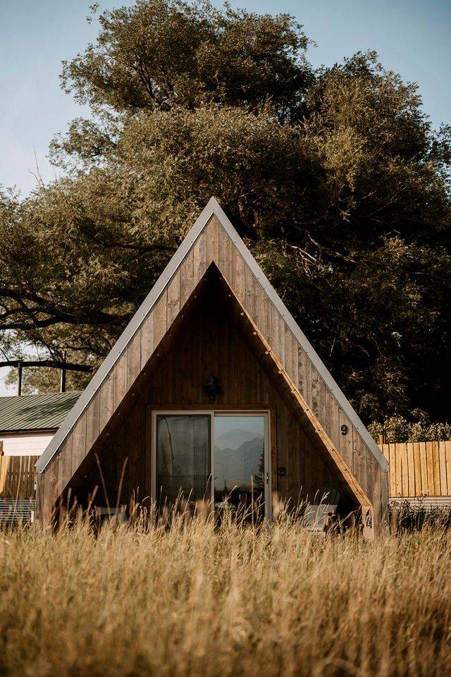 Cabin ∙ 1 Bedroom ∙ 2 Guests - Emigrant, MT