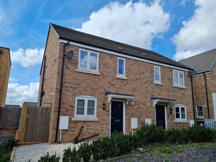 90 M² House ∙ 3 Bedrooms ∙ 6 Guests - Peterborough