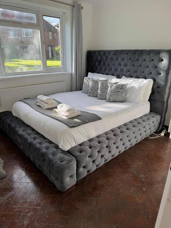 80 M² Apartment ∙ 2 Bedrooms ∙ 4 Guests - Watford