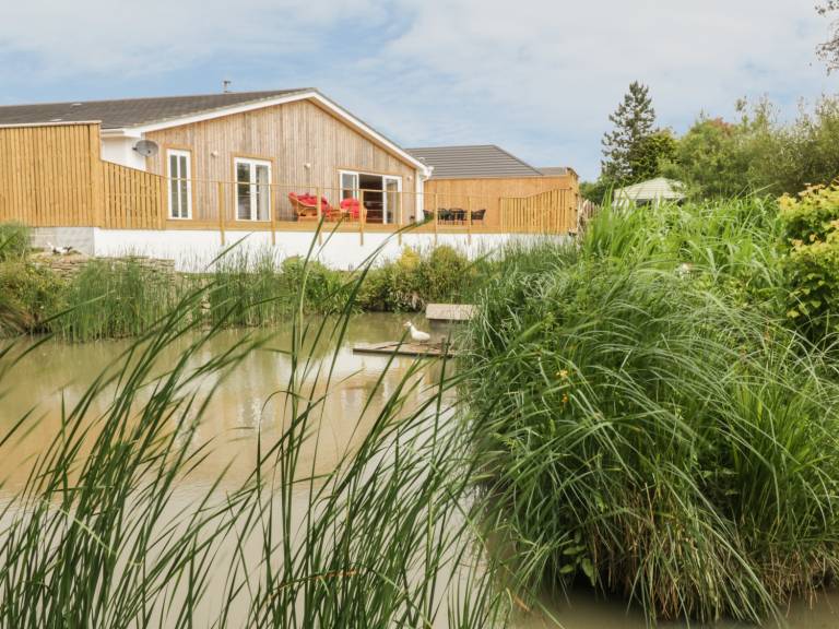 Cottage in Quintrell Downs with Private Patio + Outdoor Views