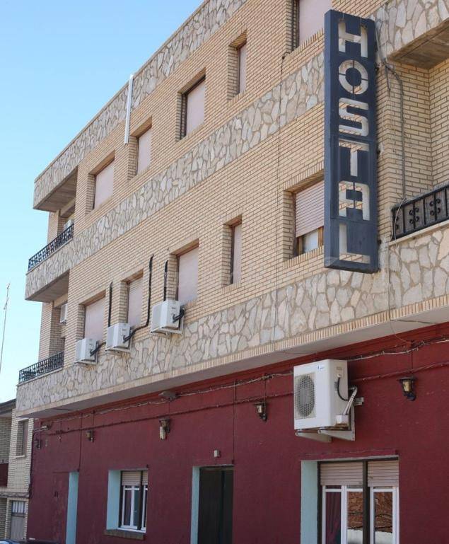 Cottage ∙ 17 Bedrooms ∙ 50 Guests - Fuentes de Ebro
