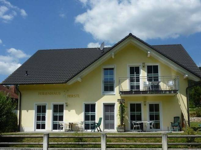 65 M² Ferienwohnung ∙ 2 Schlafzimmer ∙ 4 Gäste - Riedenburg