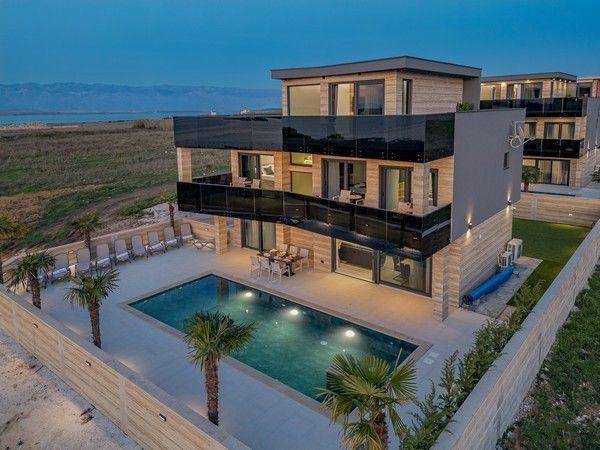 240 M² Villa ∙ 5 Schlafzimmer ∙ 10 Gäste - Vir