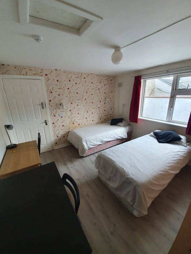 20 M² Shared Room ∙ 1 Bedroom ∙ 2 Guests - Swords