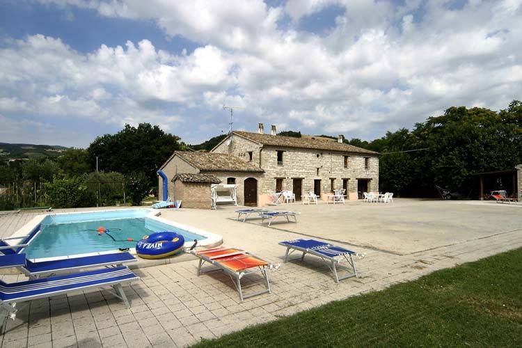 350 M² Casa Rural ∙ 1 Habitación ∙ 16 Huéspedes - Marche