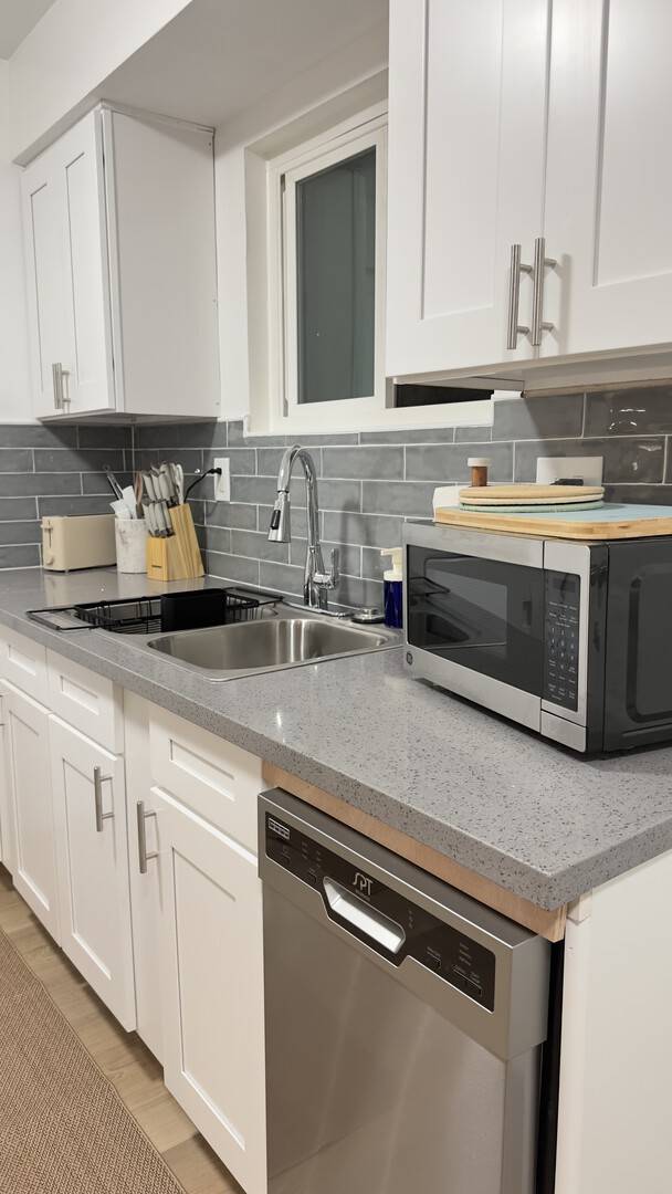81 M² Apartment ∙ 2 Bedrooms ∙ 6 Guests - Los Angeles, CA