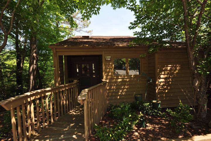 House ∙ 2 Bedrooms ∙ 7 Guests - Lake Lure, NC