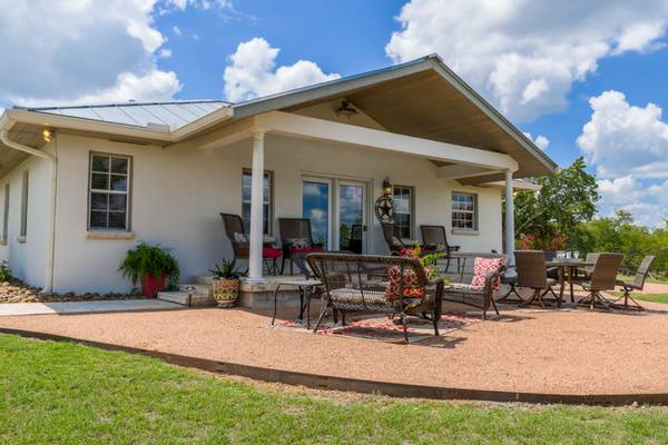 House ∙ 3 Bedrooms ∙ 6 Guests - Grape Creek Vineyards, Fredericksburg