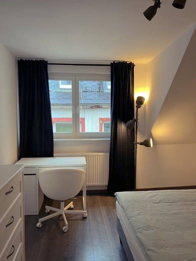 70 M² Private Room ∙ 1 Bedroom ∙ 1 Guest - Frankfurt