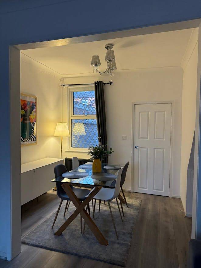 66 M² House ∙ 2 Bedrooms ∙ 2 Guests - Warrington