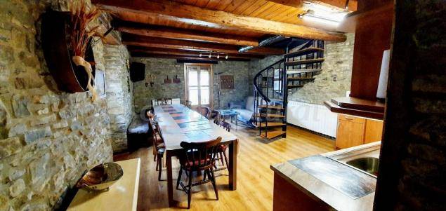 Casa Rural ∙ 6 Habitaciones ∙ 6 Huéspedes - Jaca