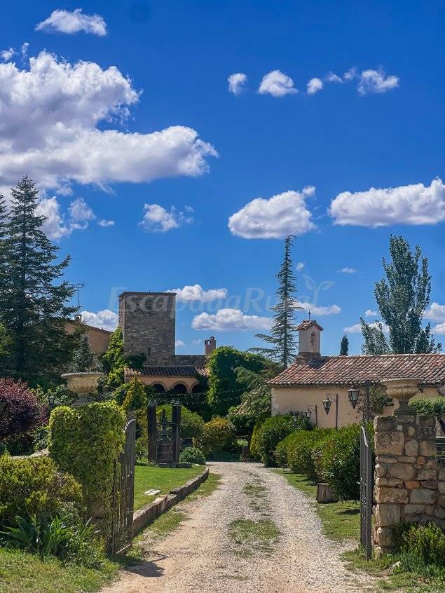 Casa Rural ∙ 9 Habitaciones ∙ 24 Huéspedes - Manresa