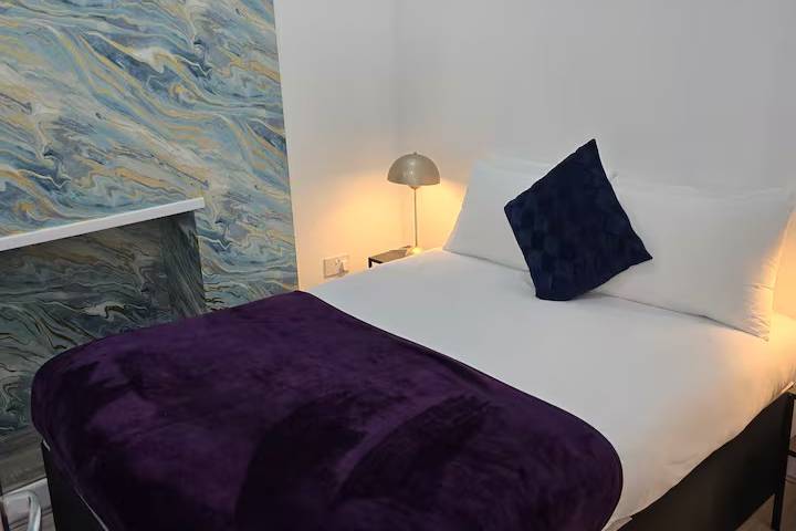 150 M² House ∙ 4 Bedrooms ∙ 9 Guests - West Midlands