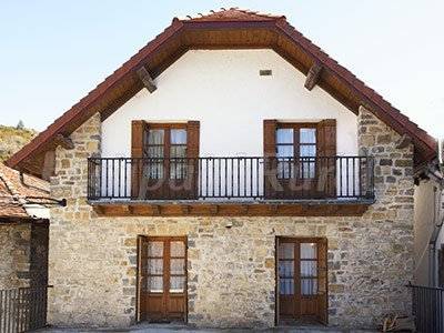 Casa Rural ∙ 8 Habitaciones ∙ 16 Huéspedes - Navarra
