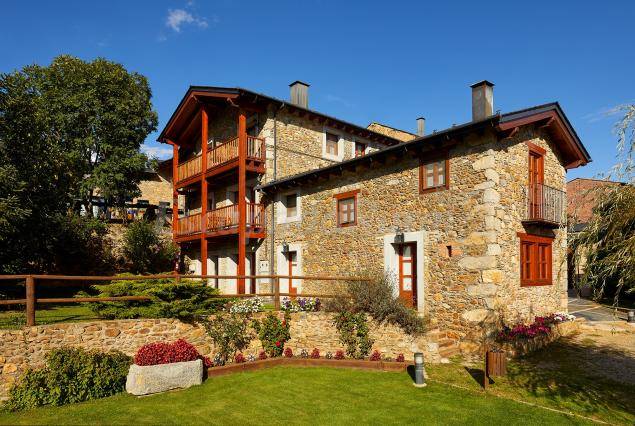 Landhaus ∙ 13 Schlafzimmer ∙ 6 Gäste - Ger