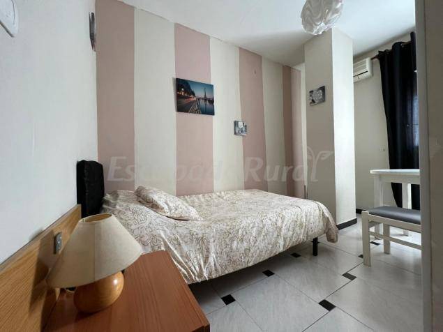 Cottage ∙ 17 Bedrooms ∙ 1 Guest - Fuentes de Ebro