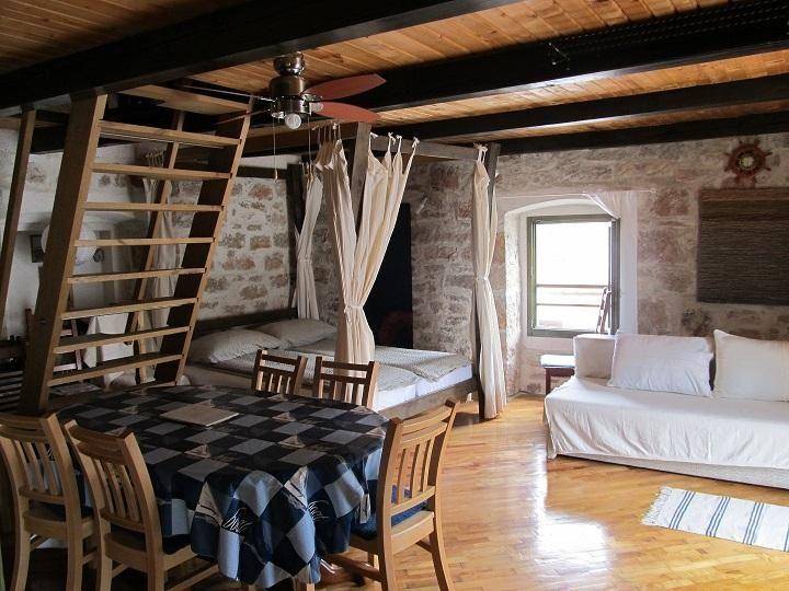 75 M² Ferienwohnung ∙ 1 Schlafzimmer ∙ 7 Gäste - Tisno