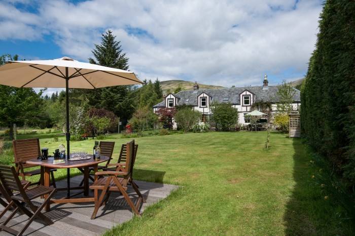 Cottage ∙ 5 Bedrooms ∙ 14 Guests - Loch Lomond