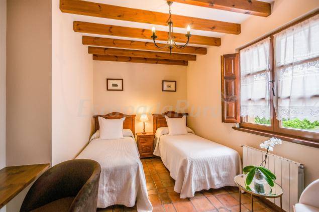 Casa Rural ∙ 6 Habitaciones ∙ 2 Huéspedes - Torrelavega