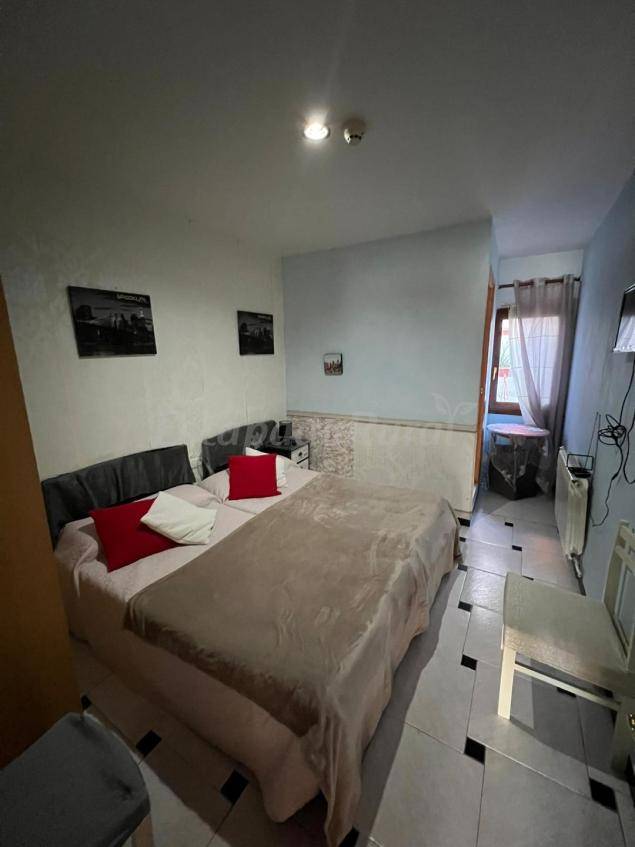 Cottage ∙ 17 Bedrooms ∙ 2 Guests - Fuentes de Ebro