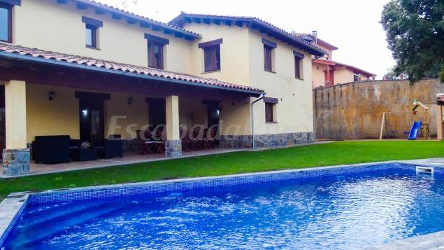 Cottage ∙ 5 Bedrooms ∙ 14 Guests - Vic