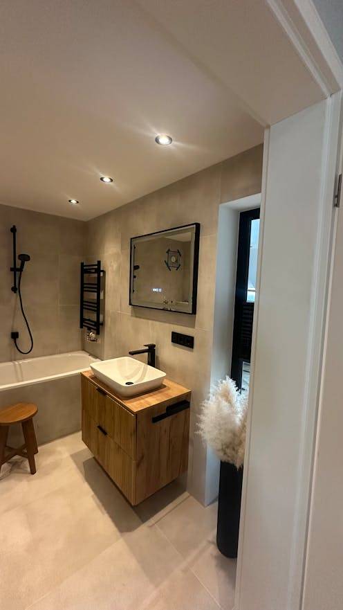 76 M² Apartamento ∙ 2 Habitaciones ∙ 4 Huéspedes - Düsseldorf