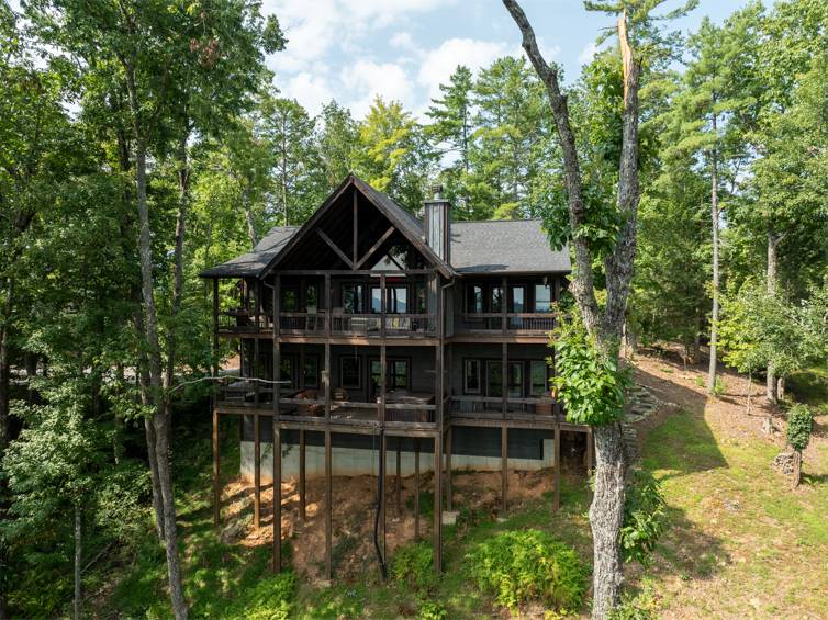 Cabin ∙ 3 Bedrooms ∙ 8 Guests - Blue Ridge, GA
