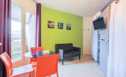 30 M² Hotel ∙ 1 Schlafzimmer ∙ 2 Gäste - Besse-et-Saint-Anastaise