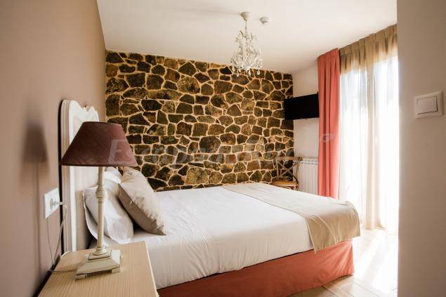 Cottage ∙ 9 Bedrooms ∙ 3 Guests - Almarza