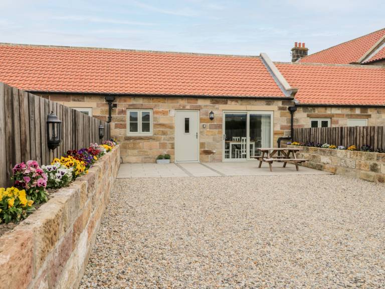 Cottage in Whitby with Garden + Countryside Views