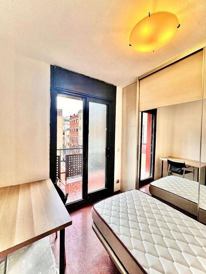 100 M² Private Room ∙ 1 Bedroom ∙ 1 Guest - Cerdanyola del Vallès