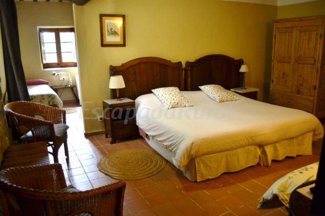 Cottage ∙ 10 Bedrooms ∙ 4 Guests - Pyrenees