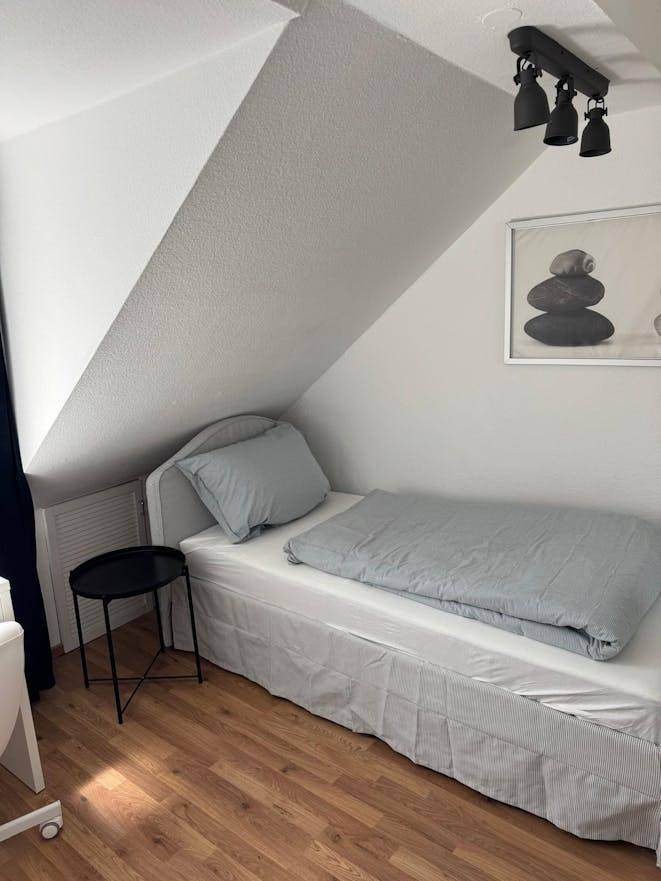 90 M² Ferienwohnung ∙ 4 Schlafzimmer ∙ 4 Gäste - Dormagen