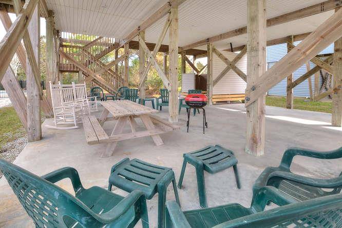 House ∙ 4 Bedrooms ∙ 10 Guests - Oak Island, NC