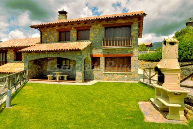 Cottage ∙ 29 Bedrooms ∙ 9 Guests - Pyrenees
