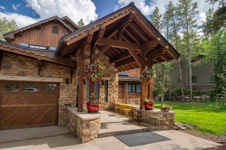 Fully updated, steps to shuttle, new everything!