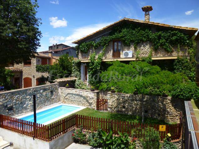Cottage ∙ 4 Bedrooms ∙ 8 Guests - Besalú